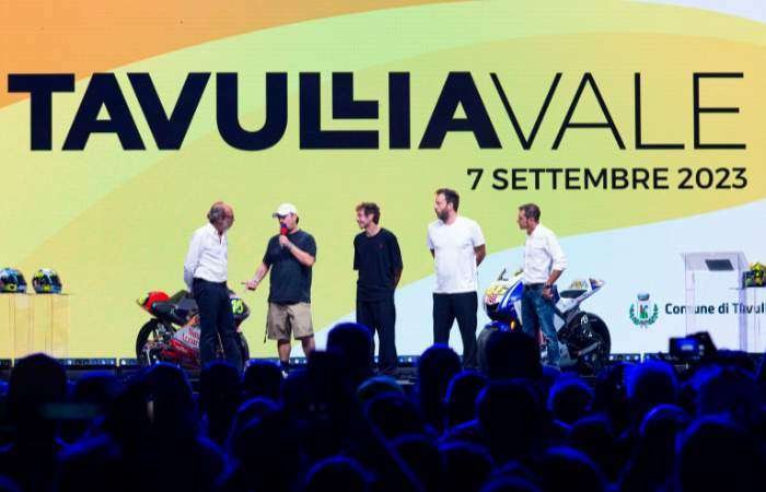 Valentino Rossi Recibe las llaves de Tavullia - La Revista De Motos