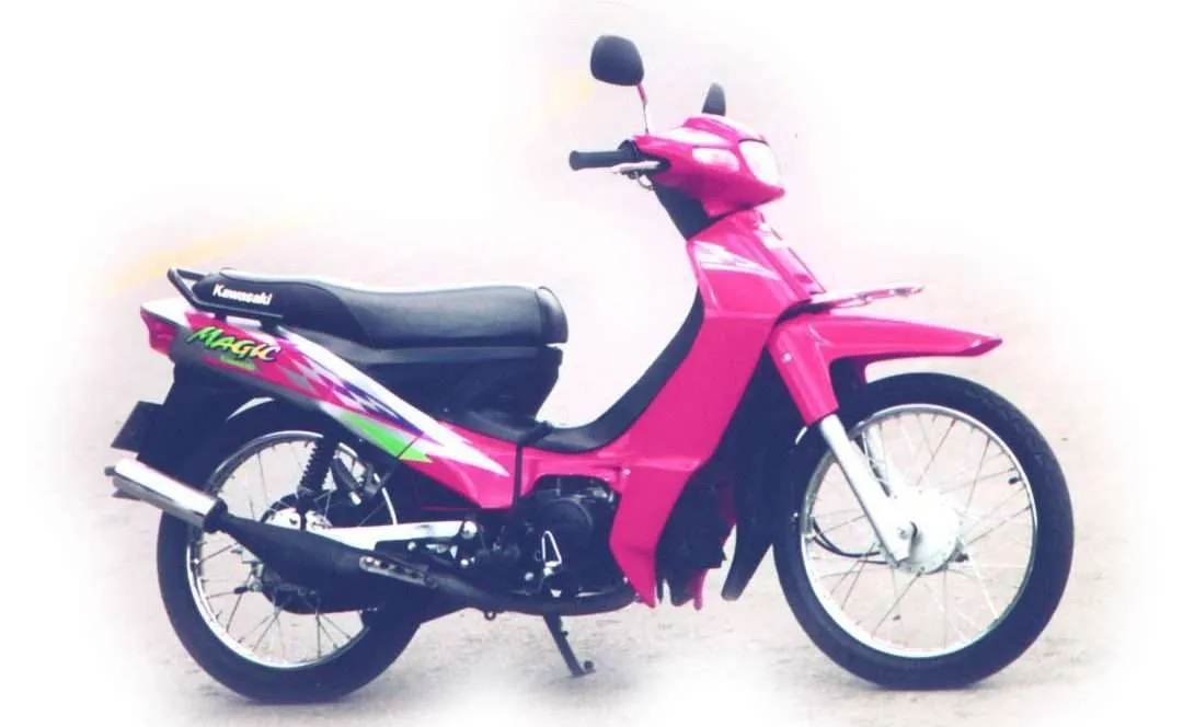 Prueba de manejo Kawasaki Magic 110, una moto económica